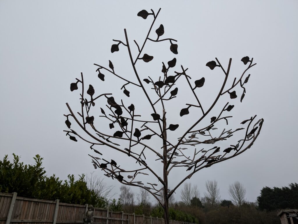 Large metal tree 0082 - J&L Garden Ornaments